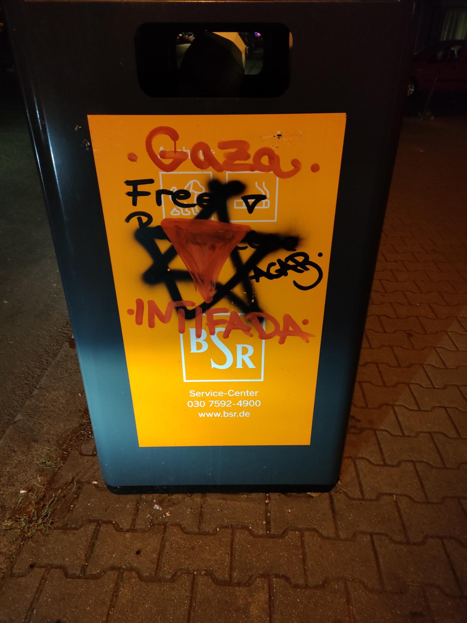 Davidstern mit rotem Dreieck überschmiert - Amadeu Antonio Stiftung